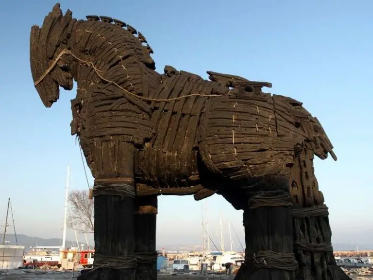 How Big was the Trojan Horse? - Equine Desire